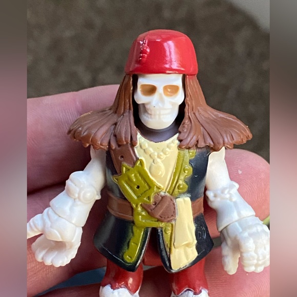 Toys | Imaginext Skeleton Pirate Bones From Battle Arena Warrior Mini 3 ...